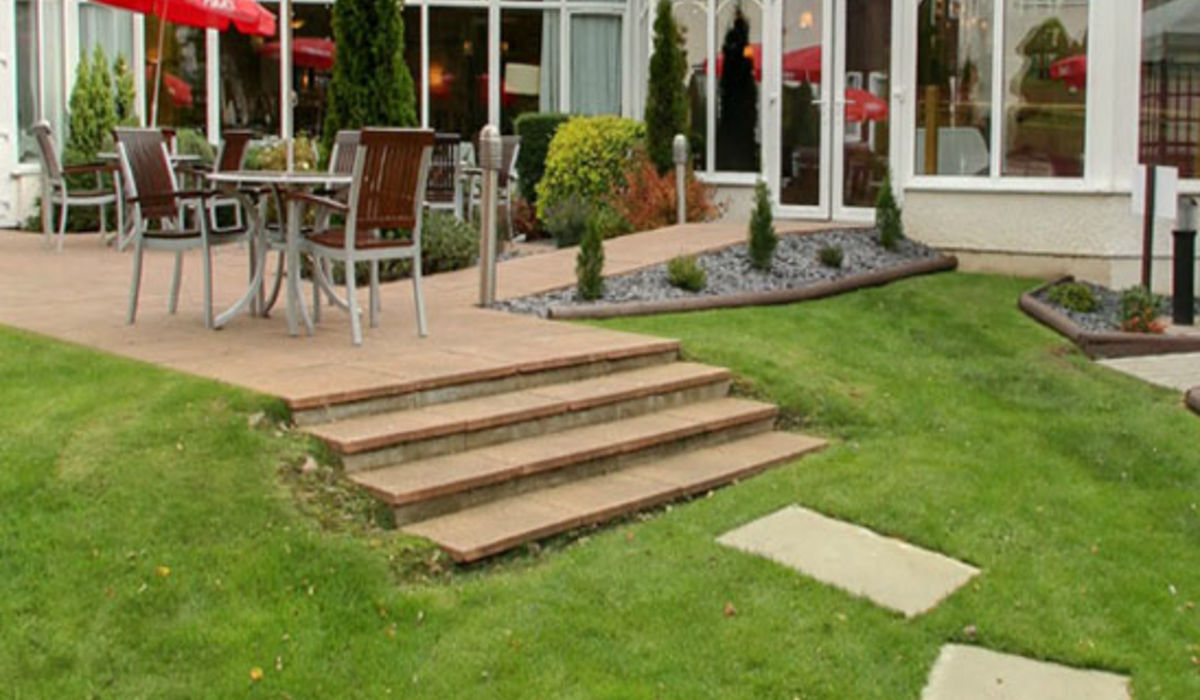 Highland Hotel Rooms with Patio | Kingsmills Hotel